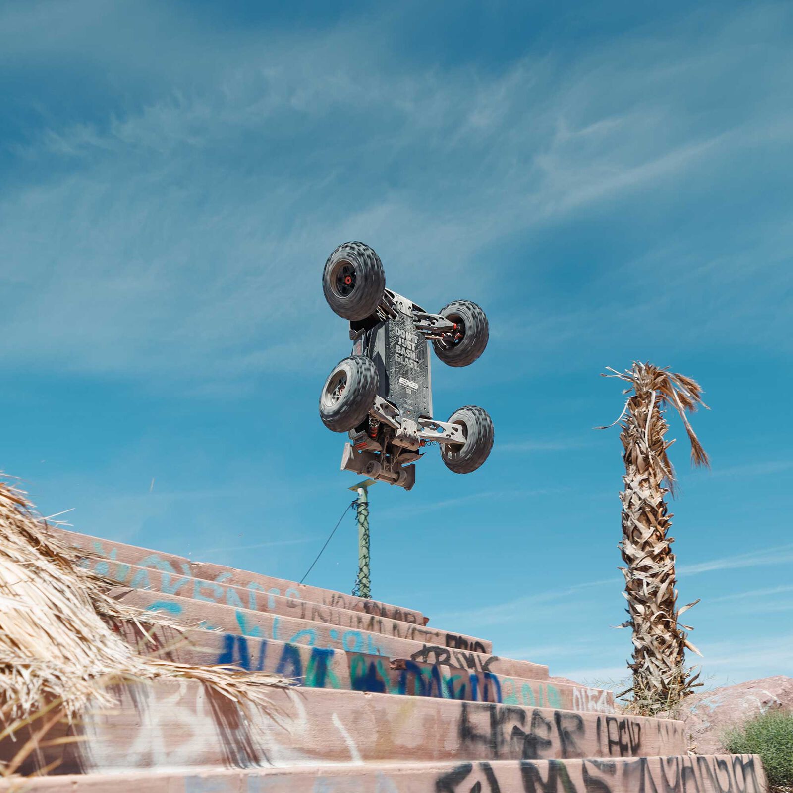 1/5 OUTCAST 8S EXB AVC 4X4 RTR Brushless Stunt Truck, Black | ARRMA