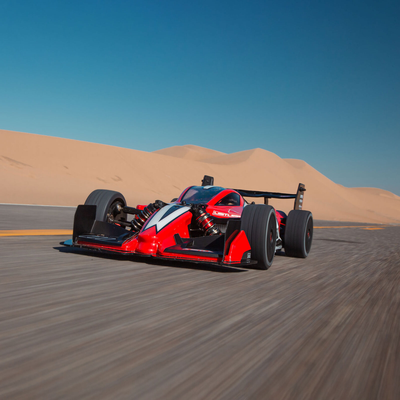 1/7 LIMITLESS 6S 4X4 Roller Brushless Street Speed, Clear | ARRMA